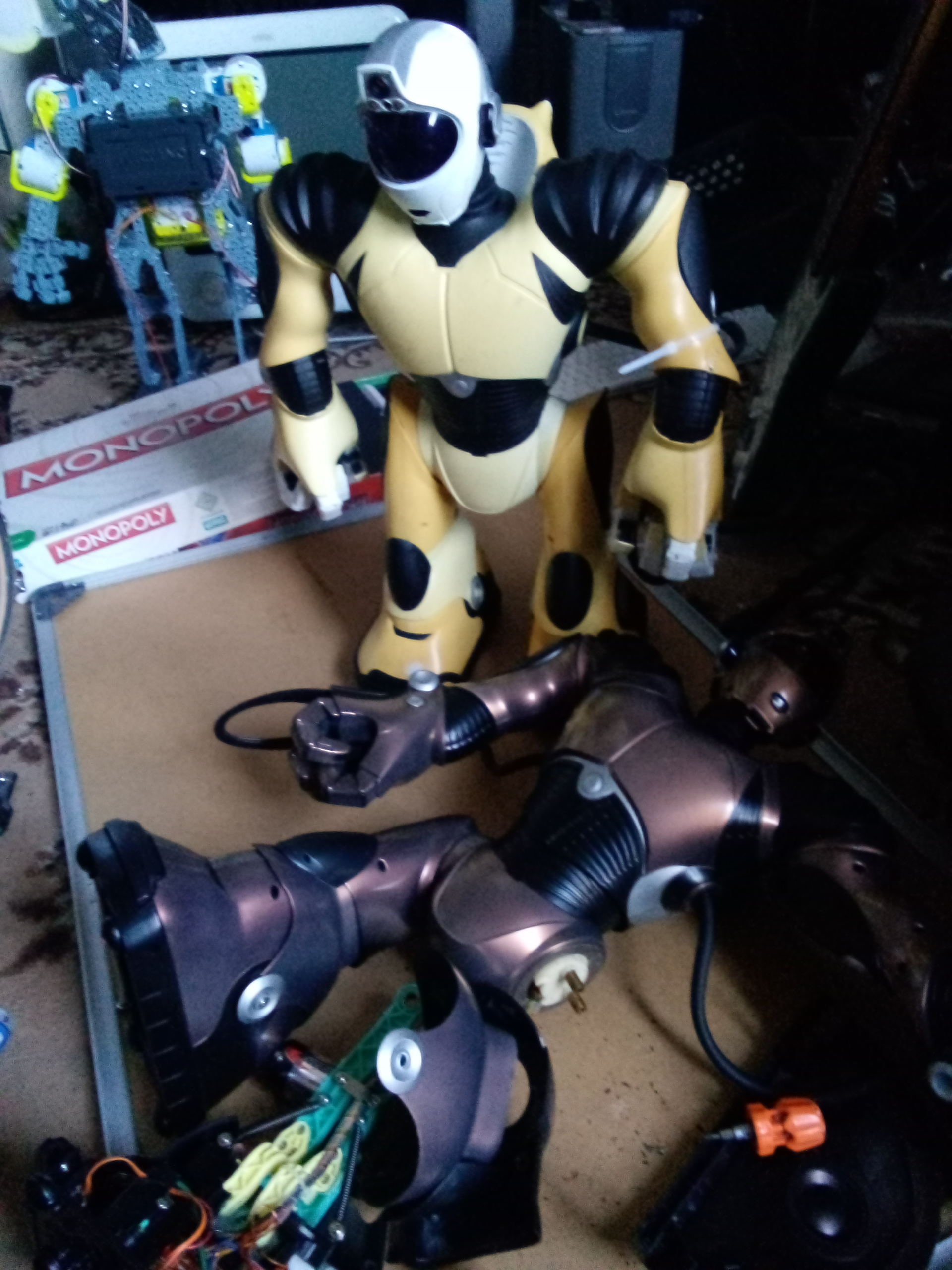 Robosapien History – Toys2Work ROBOTICS… (under Construction)